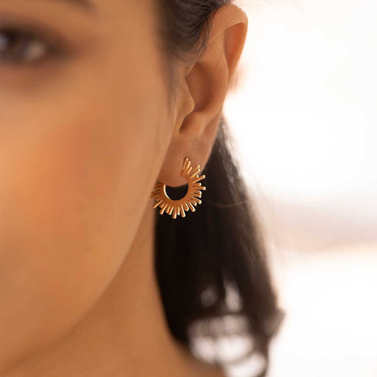 Small Sunray Hoop Stud – Urbanitii